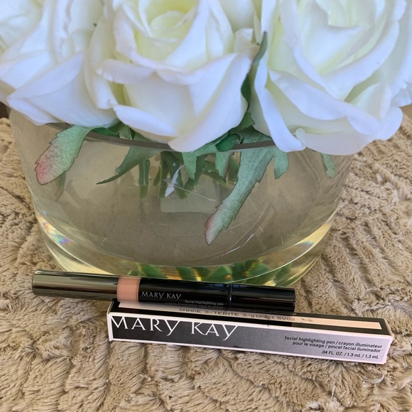 Mary Kay | Makeup | Mary Kay Highlighting Pen | Poshmark